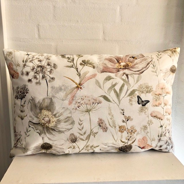 Pude / sofapude / designpude i lyst økologisk bomuld med motiver af ...