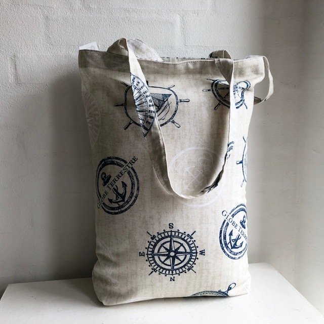 Net i beige stof med maritime motiver. - Badehusserie og Maritim Serie ...