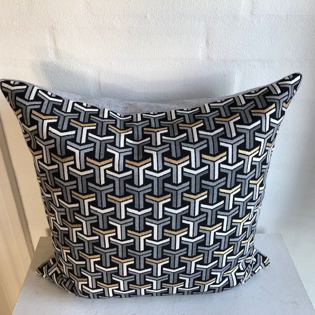 Pude / sofapude / designpude i gobelinstof med mønster og lys grå uld ...